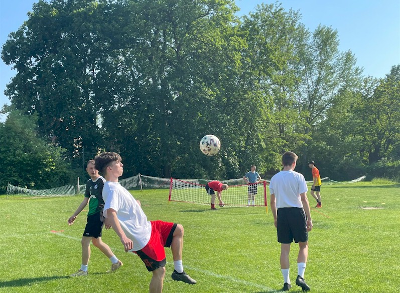 Fußballtennis auf dem Parksportplatz - weitere Fotos